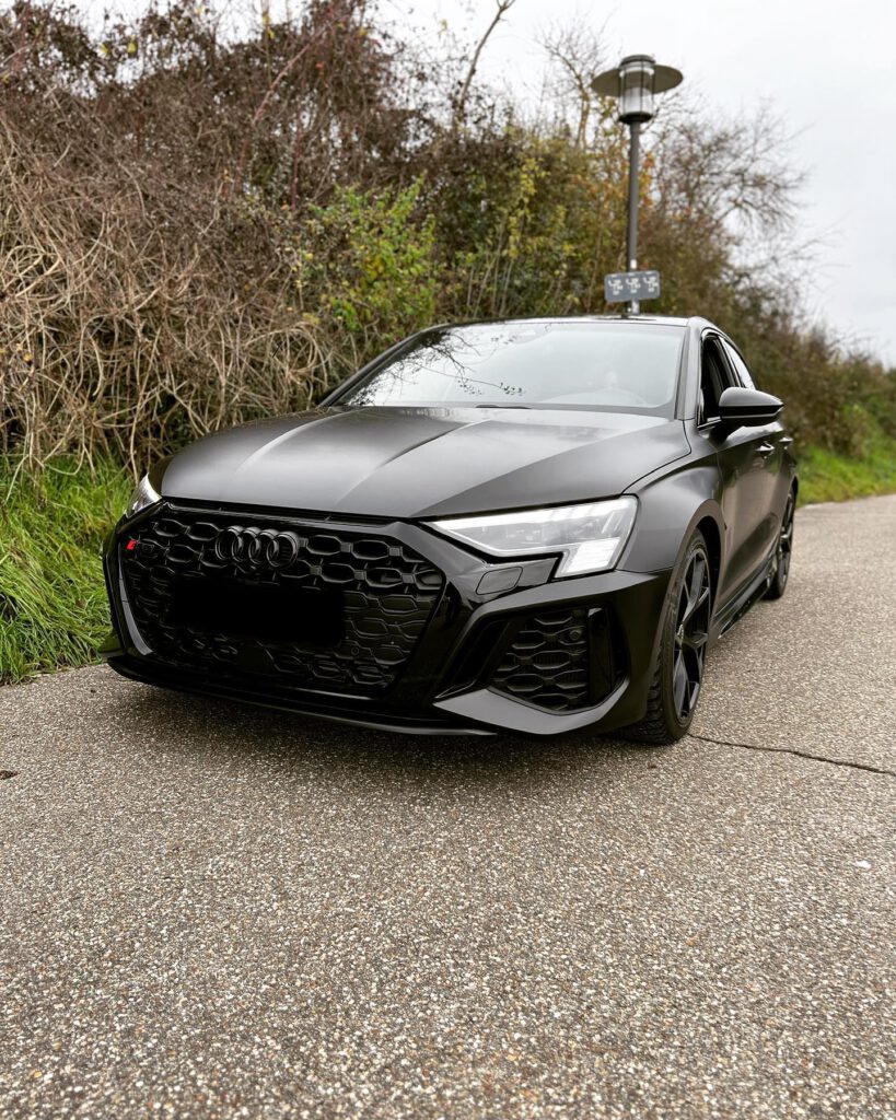 Der neue RS3 überzeug jetzt nicht nur durch seine böse Optik in Satin ...